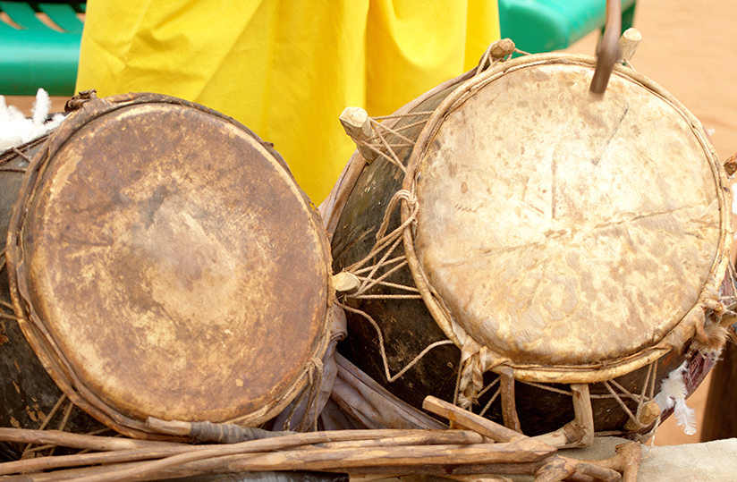 Le tam-tam parlant, un héritage conservé en milieu rural agricole
