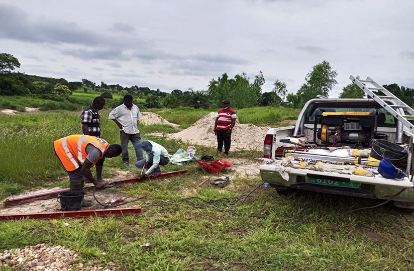 How does an early warning system work